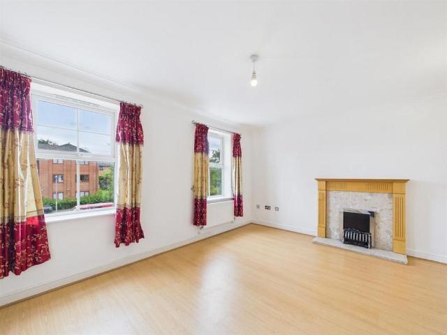 4 bedroom semi detached house to rent