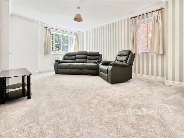 4 bedroom semi detached house to rent