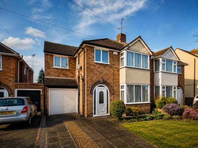 4 bedroom semi detached house to rent