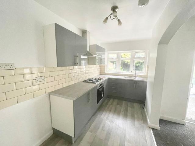4 bedroom semi detached house to rent