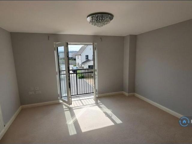 4 bedroom semi detached house to rent