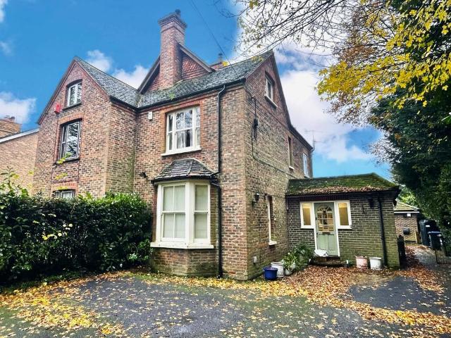 4 bedroom semi detached house to rent