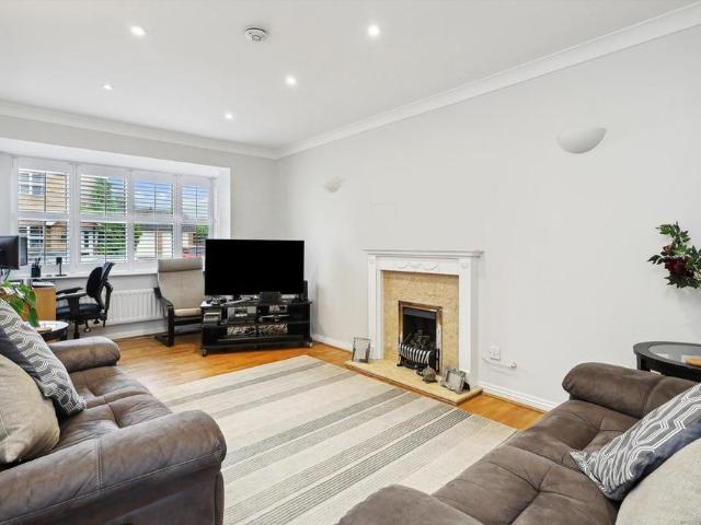 4 bedroom semi detached house to rent