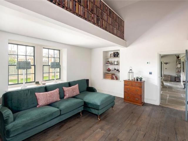 4 bedroom semi detached house to rent