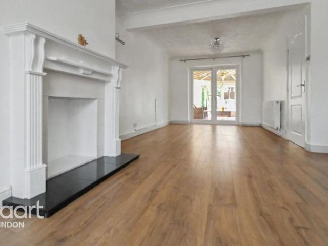 4 bedroom semi detached house to rent