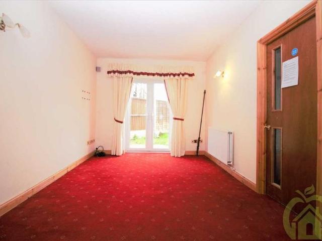 4 bedroom semi detached house to rent