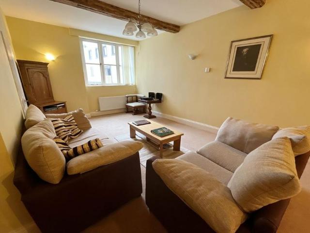 4 bedroom semi detached house to rent