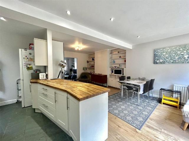 4 bedroom semi detached house to rent