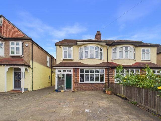 4 bedroom semi detached house to rent