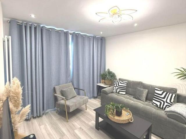 4 bedroom semi detached house to rent