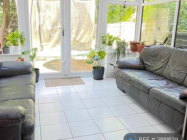 4 bedroom semi detached house to rent