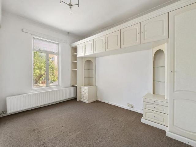 4 bedroom semi detached house to rent