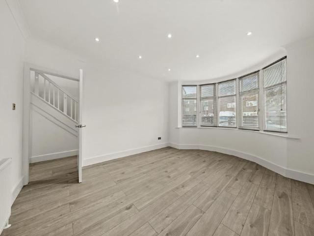 4 bedroom semi detached house to rent