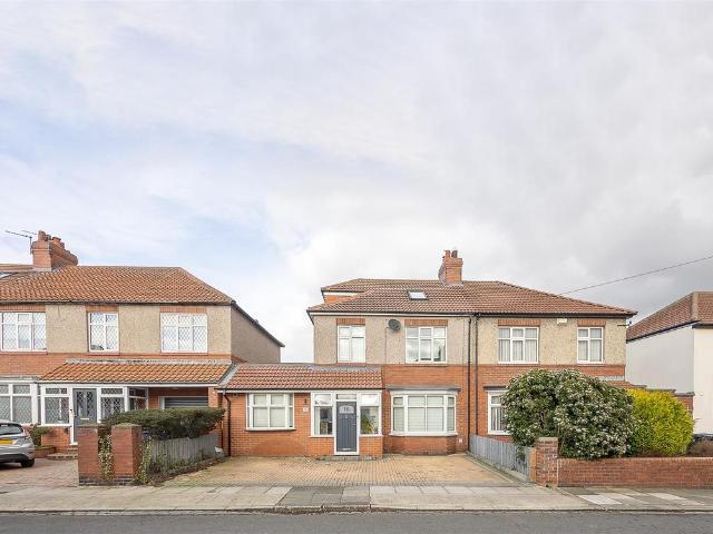 4 bedroom semi detached house to rent