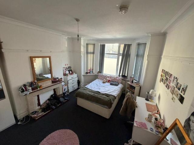 4 bedroom semi detached house to rent