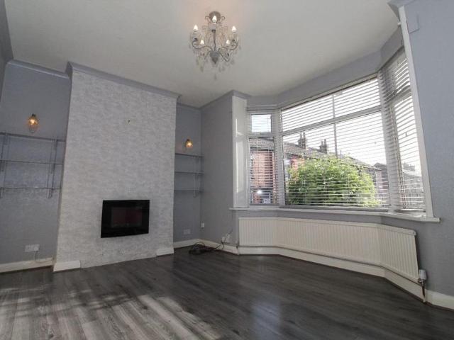 4 bedroom semi detached house to rent