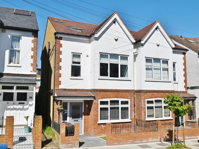 4 bedroom semi detached house to rent