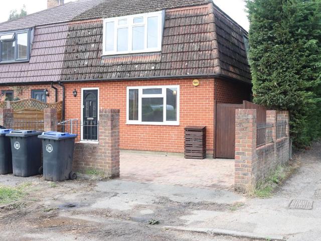 4 bedroom semi detached house to rent