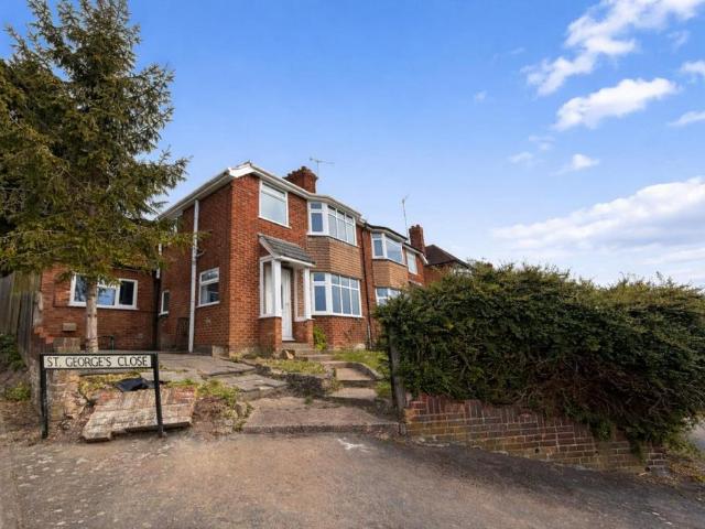 4 bedroom semi detached house to rent