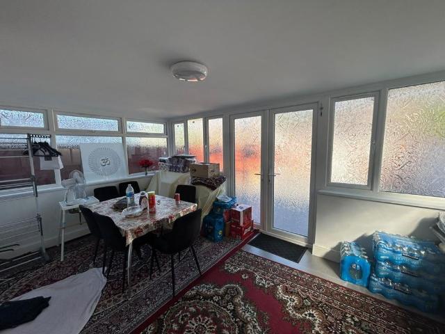 4 bedroom semi detached house to rent
