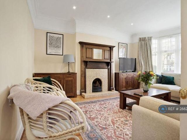 4 bedroom semi detached house to rent