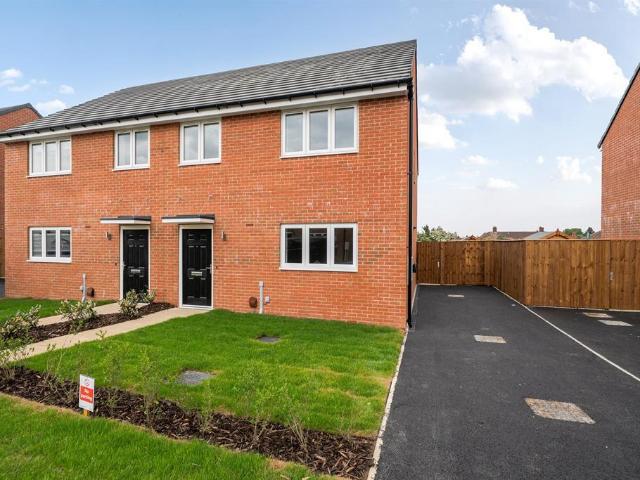 4 bedroom semi detached house to rent