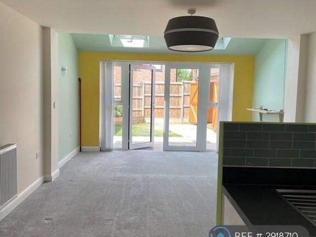4 bedroom semi detached house to rent