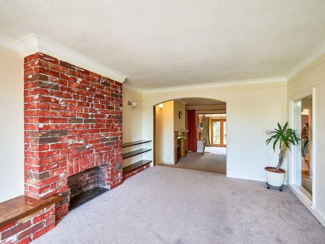 4 bedroom semi detached house to rent
