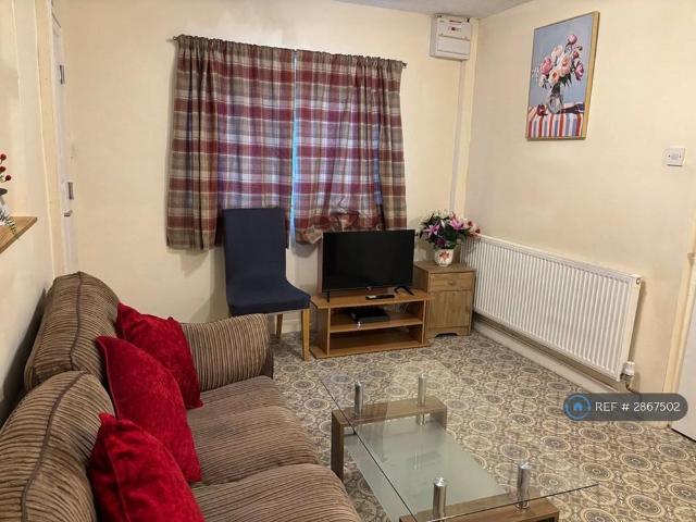 4 bedroom semi detached house to rent