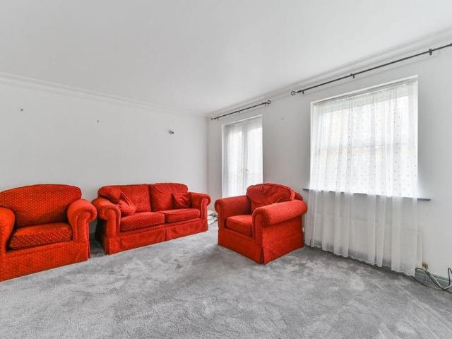 4 bedroom semi detached house to rent