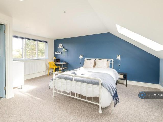 4 bedroom semi detached house to rent