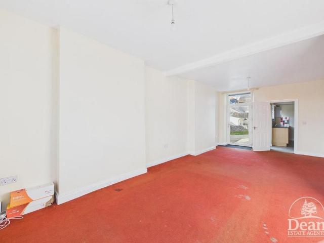 4 bedroom semi detached house to rent