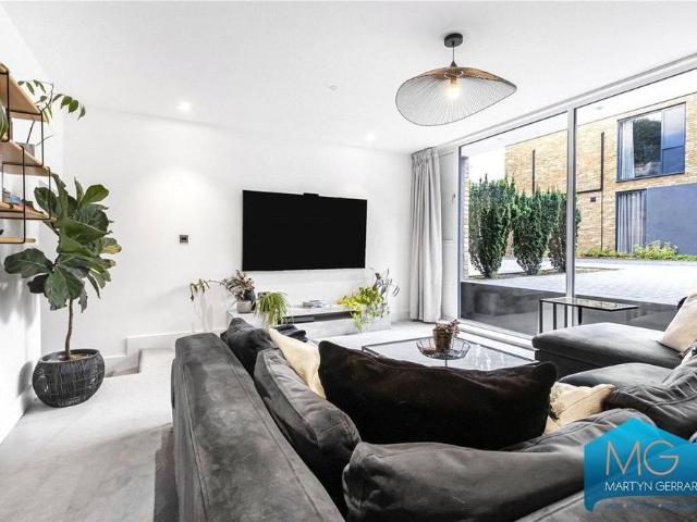 4 bedroom semi detached house to rent
