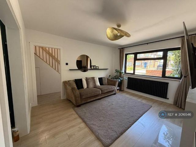 4 bedroom semi detached house to rent