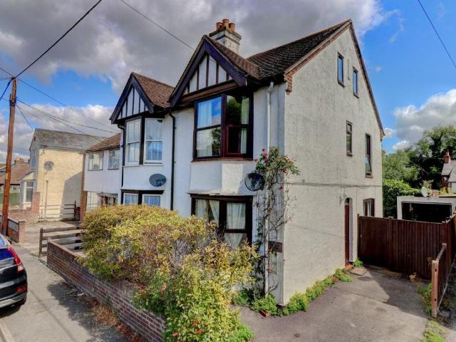 4 bedroom semi detached house to rent