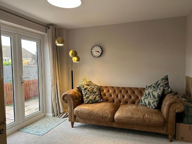 4 bedroom semi detached house to rent