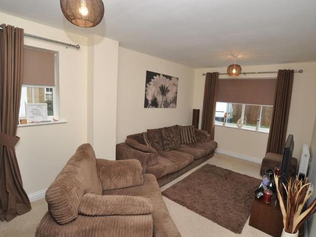4 bedroom semi detached house to rent