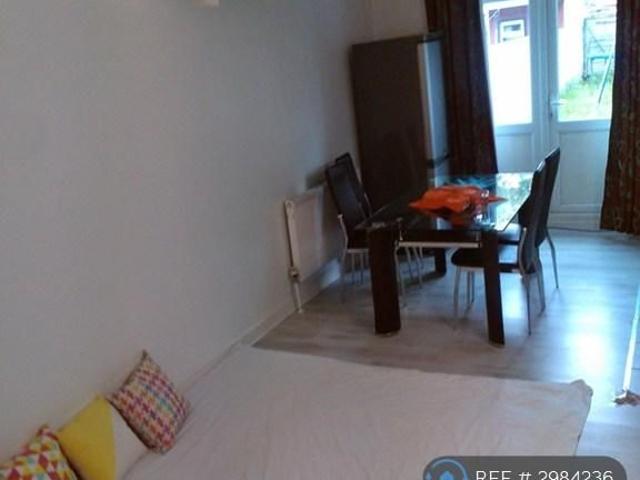 4 bedroom semi detached house to rent