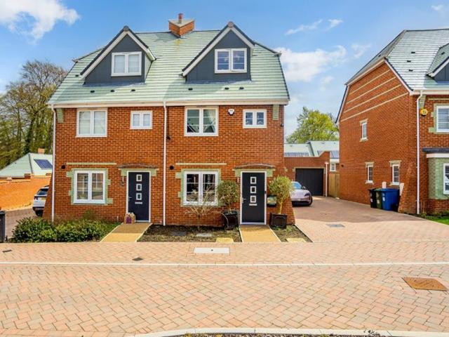 4 bedroom semi detached house to rent