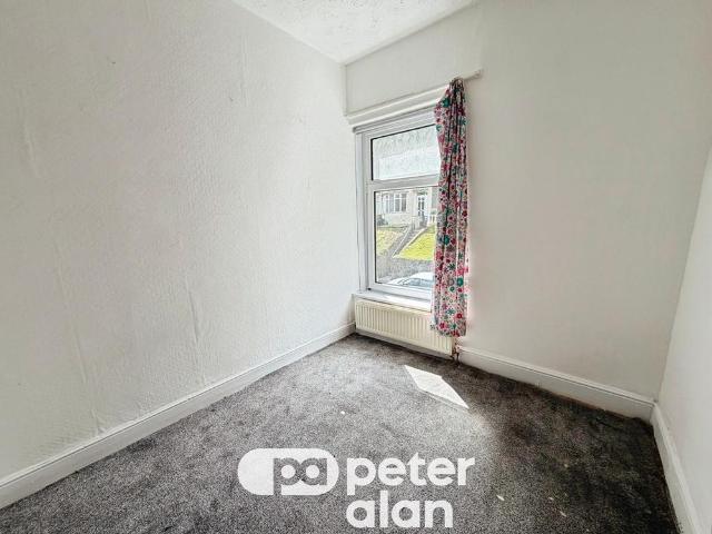 4 bedroom semi detached house to rent