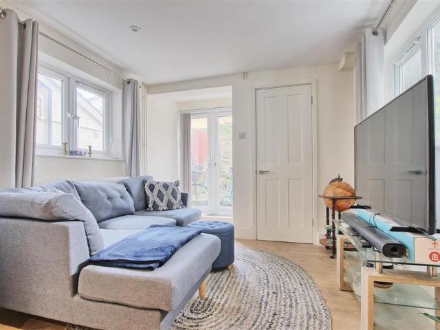4 bedroom semi detached house to rent