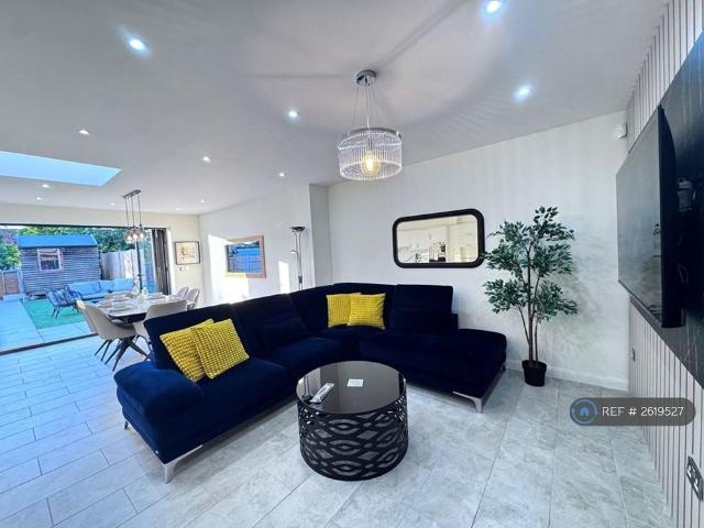 4 bedroom semi detached house to rent