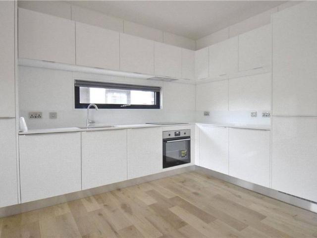 4 bedroom semi detached house to rent