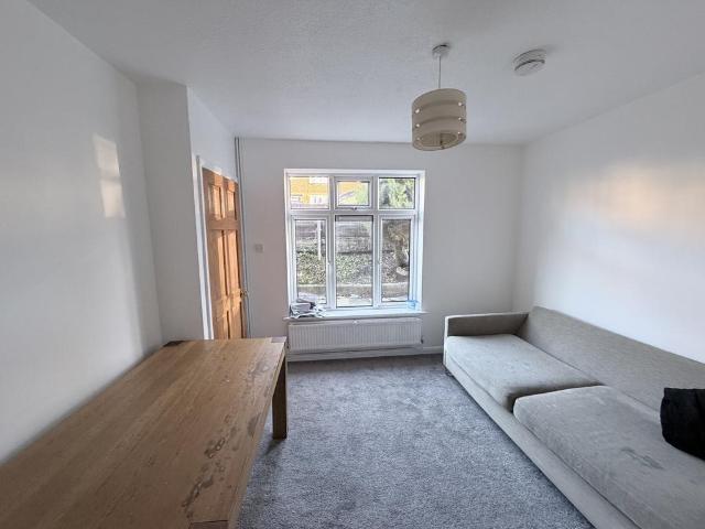 4 bedroom semi detached house to rent