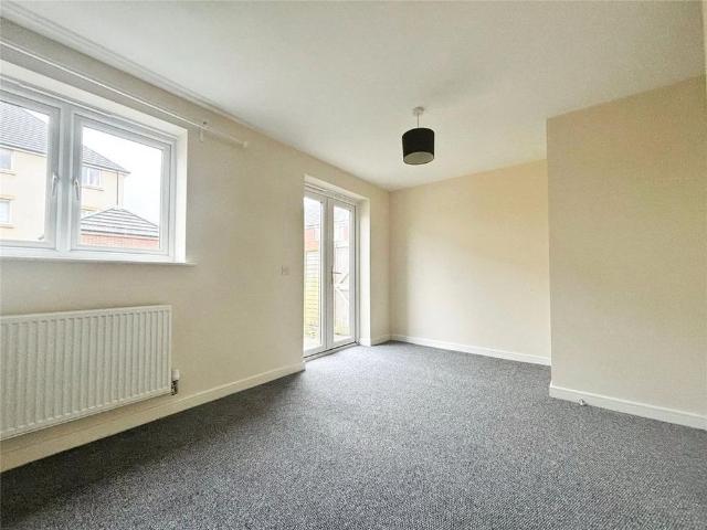 4 bedroom semi detached house to rent