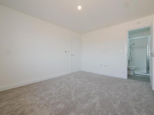 4 bedroom semi detached house to rent