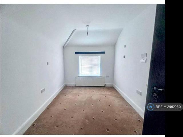 4 bedroom semi detached house to rent