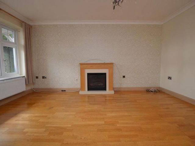 4 bedroom semi detached house to rent