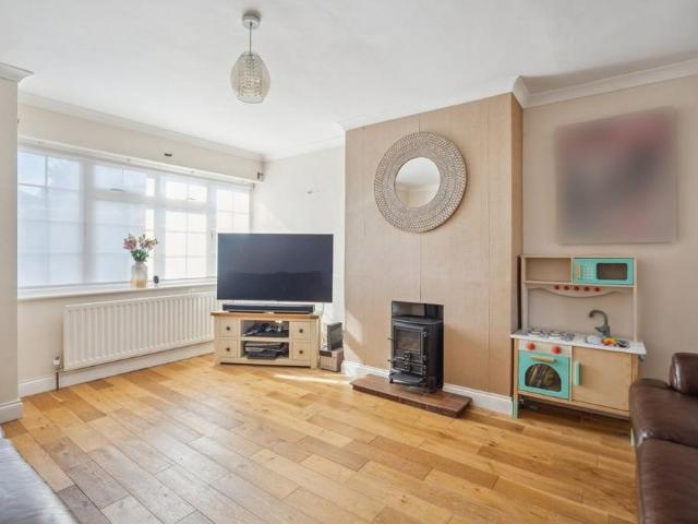4 bedroom semi detached house to rent