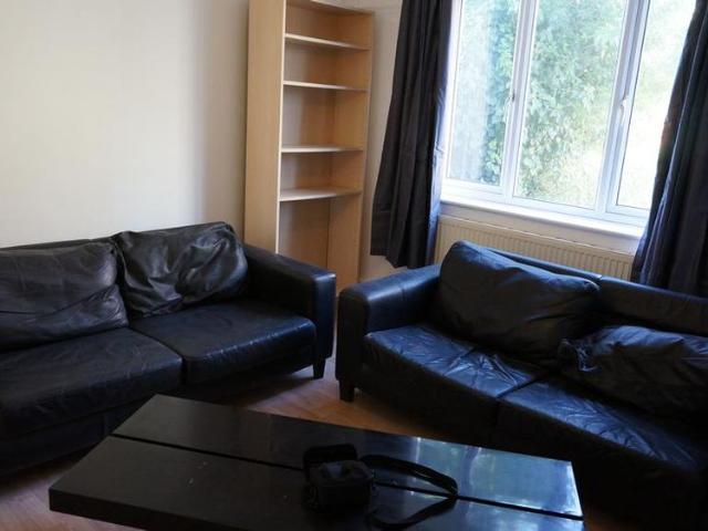 4 bedroom semi detached house to rent